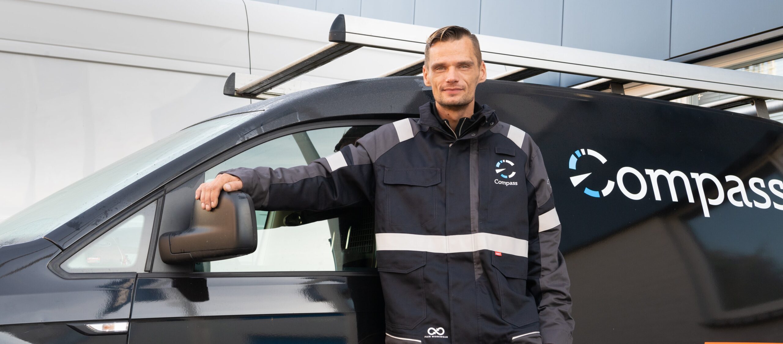 Compass in circulair jasje - Compass